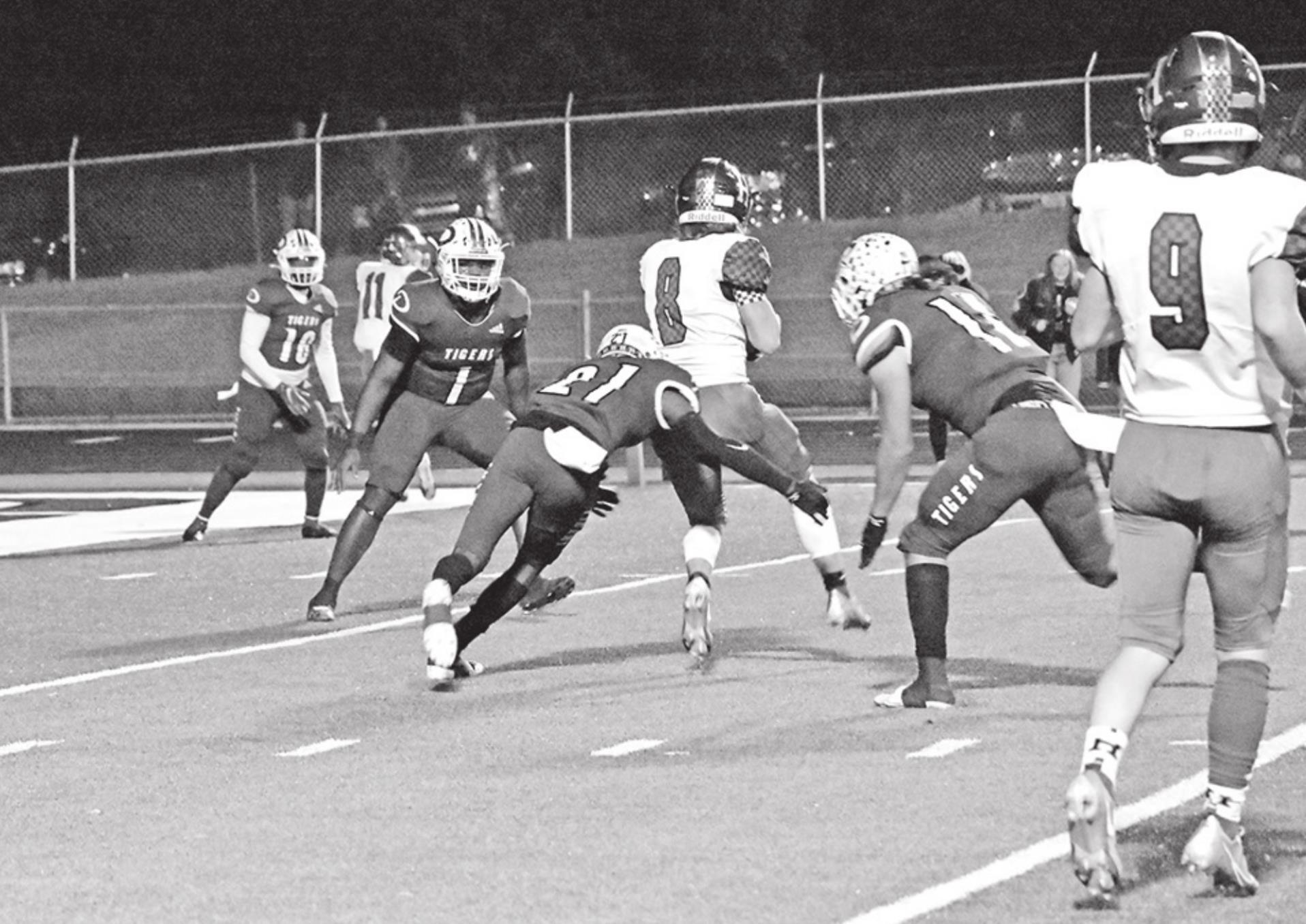 Lewis crowned Homecoming King, leads Daingerfield to 56-20 win over ...